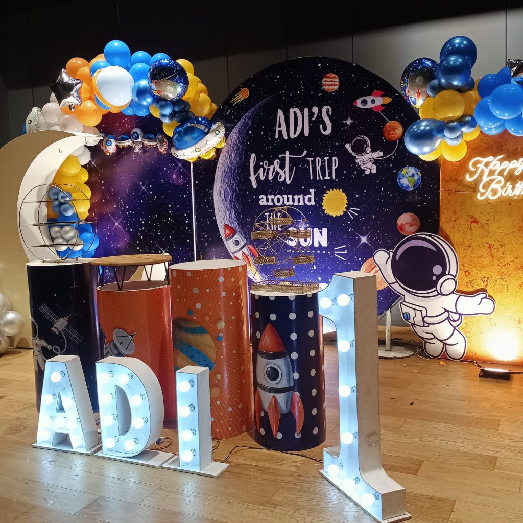 Birthday Decorations – Props and Decor